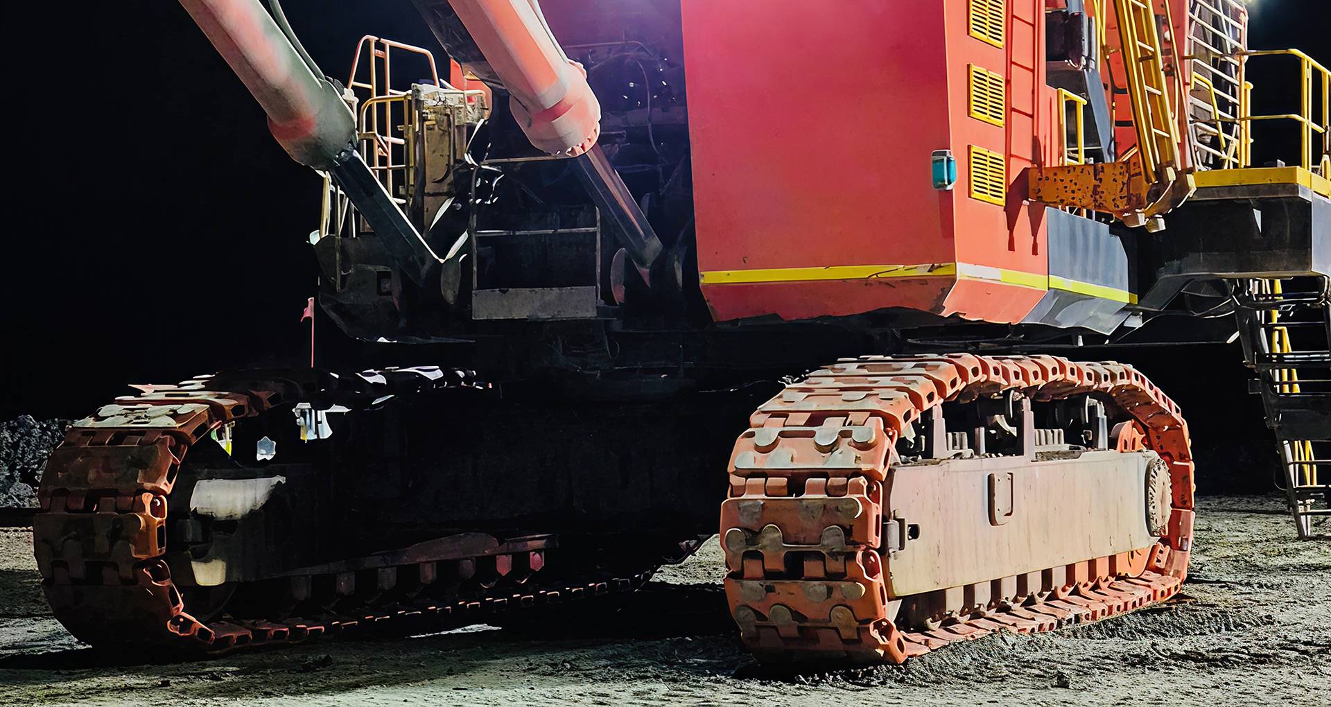 Hitachi© EX2600 heavy duty track shoes - Progress Mining