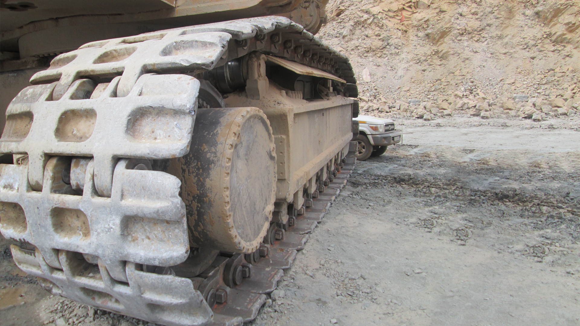 Caterpillar© 6050 hydraulic excavator platform - Progress Mining